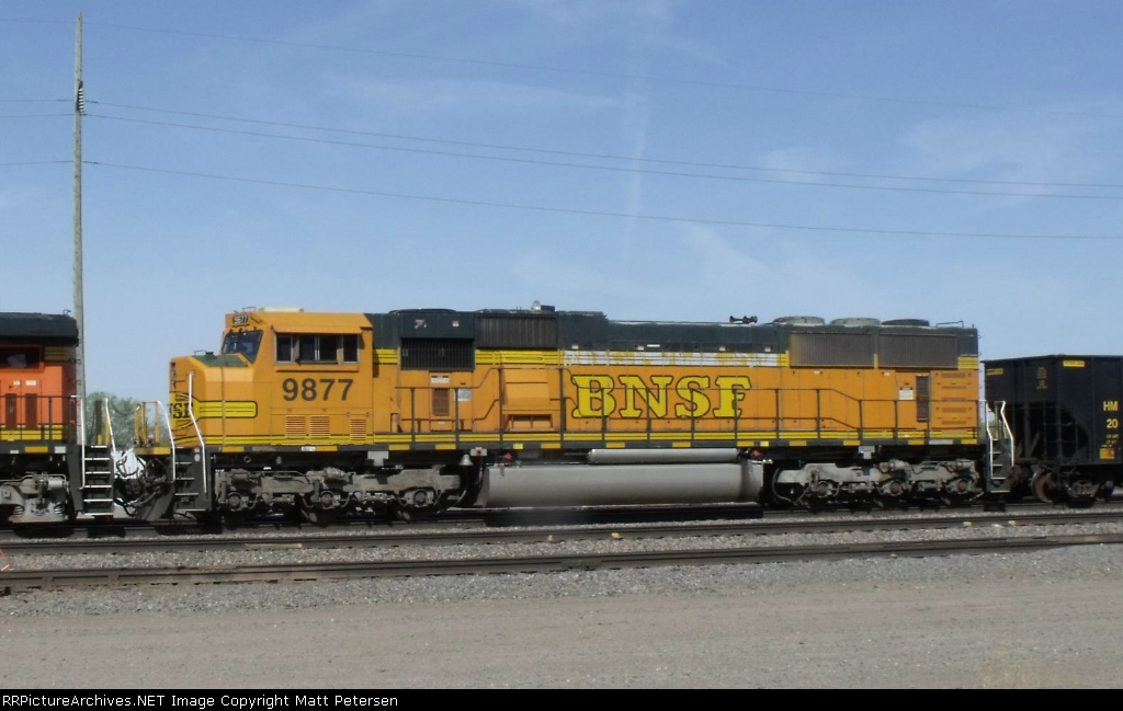 BNSF 9877